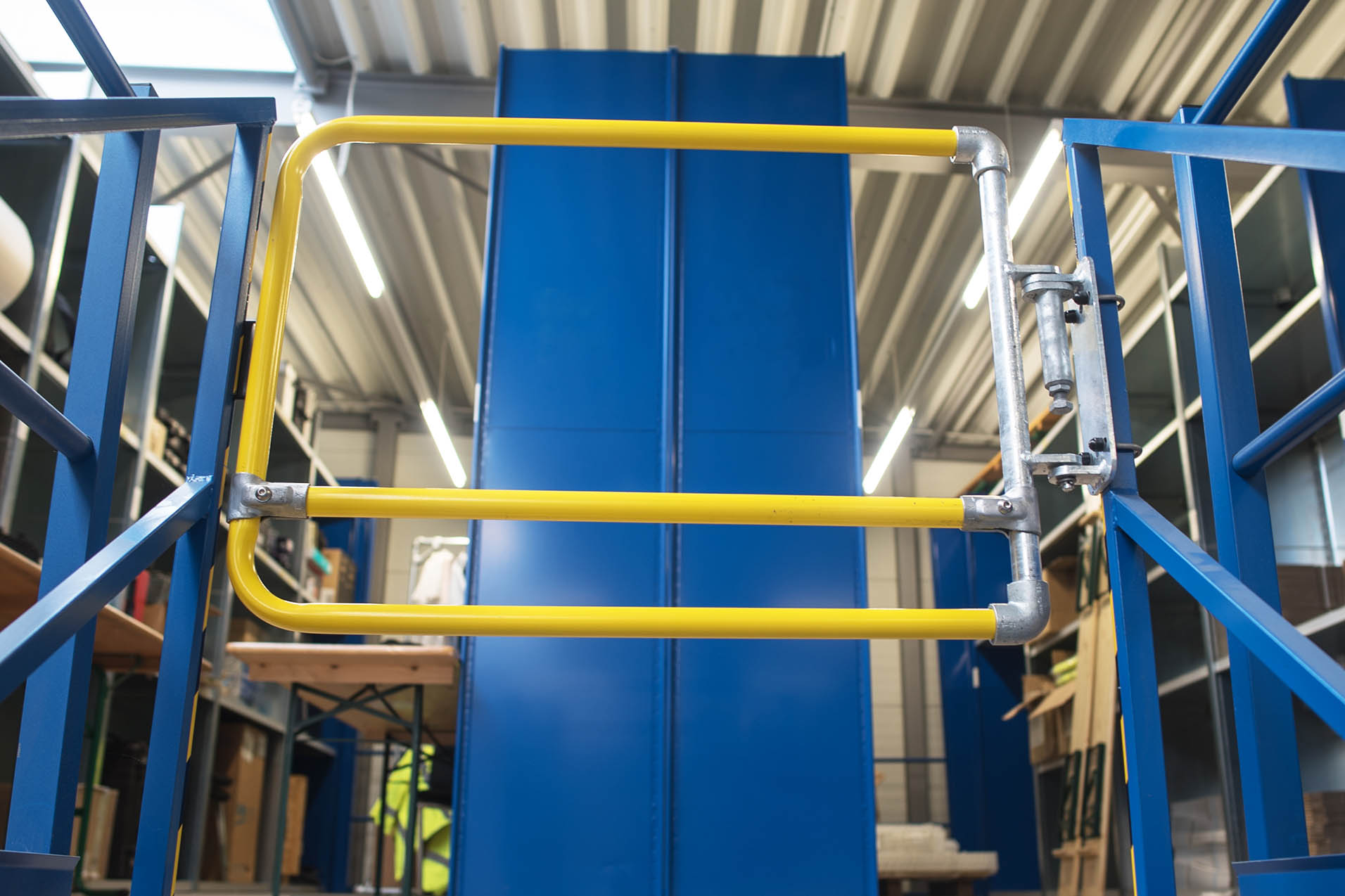 Kee Gate® Self-Closing Safety Gate, Industrial Ladder Safety Gate - Kee ...